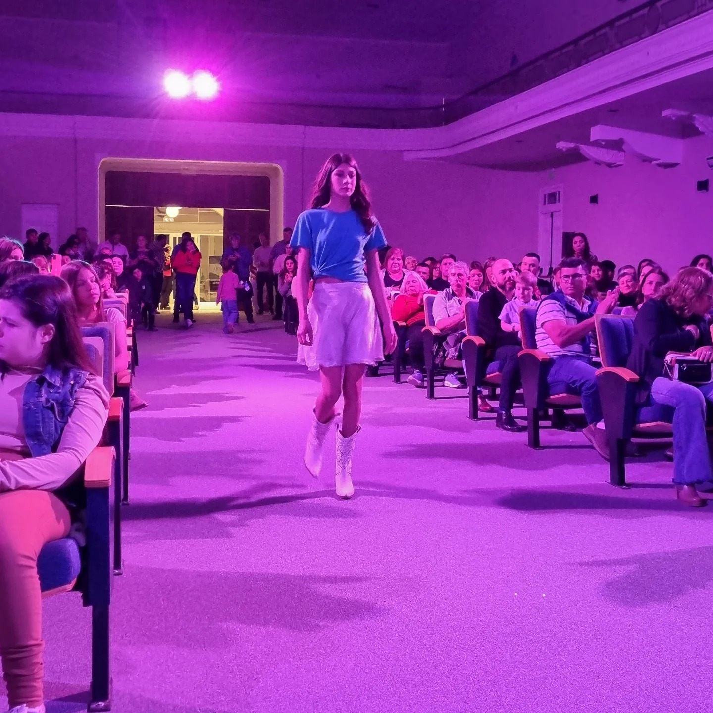 Desfile de modelos de la escuela Fenix Models – Noticias | Canal 4 San ...